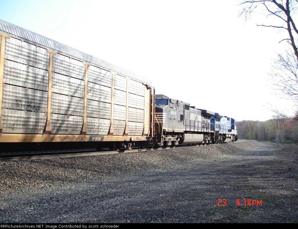 NS 9900 & NS 8304 (ex.CR) head WB towards the Hamlet of Lilly